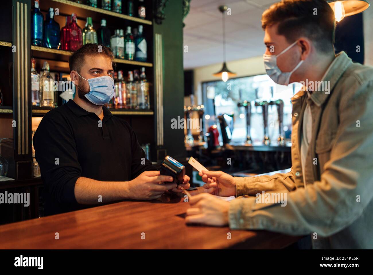 Man waiter card reader hi-res stock photography and images - Alamy