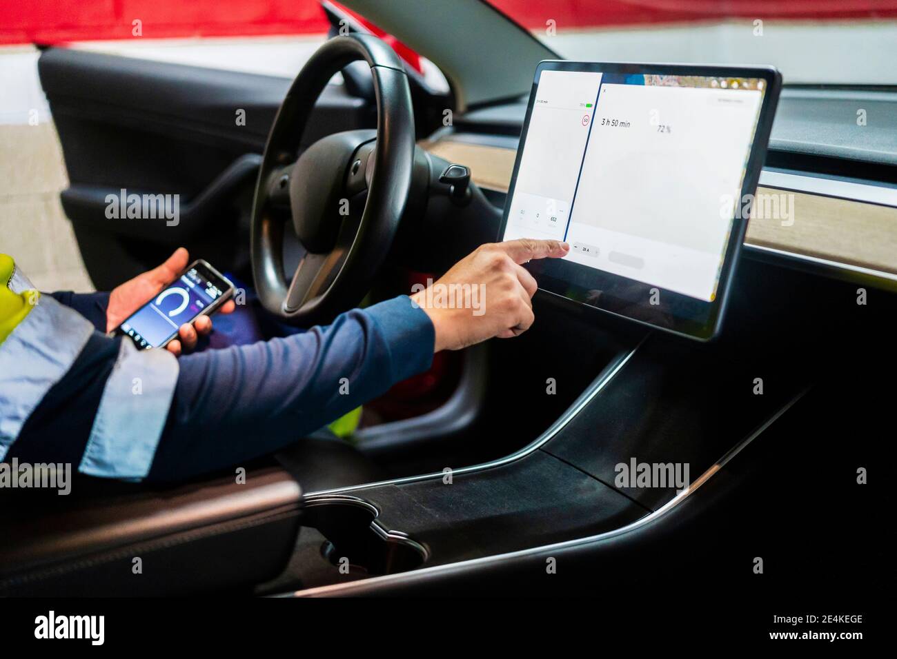 Mature male car hi-res stock photography and images - Alamy