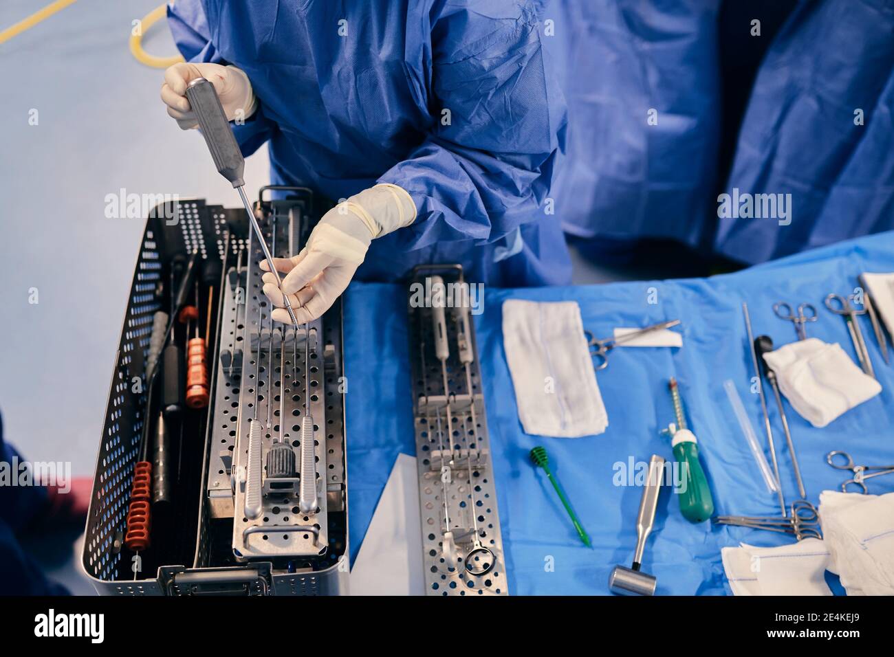 Operating room table hi-res stock photography and images - Alamy