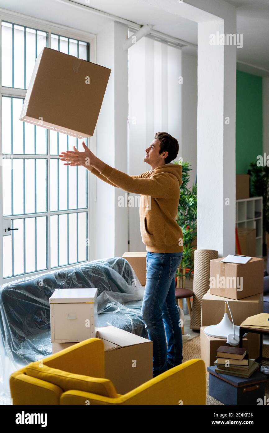 Throwing box hi-res stock photography and images - Alamy