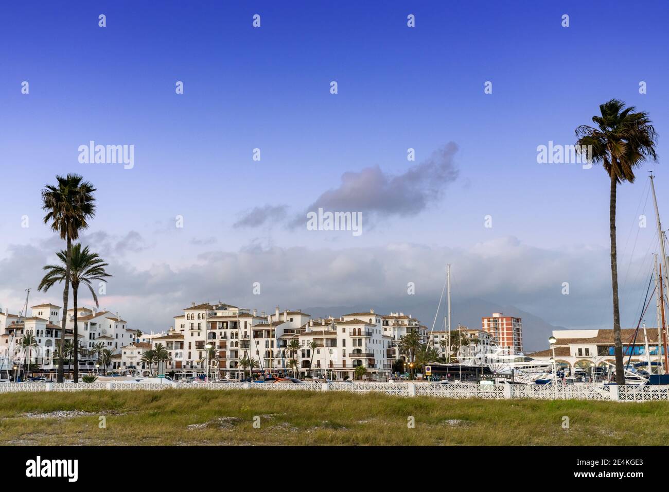Buildings mediterranenan hi-res stock photography and images - Alamy