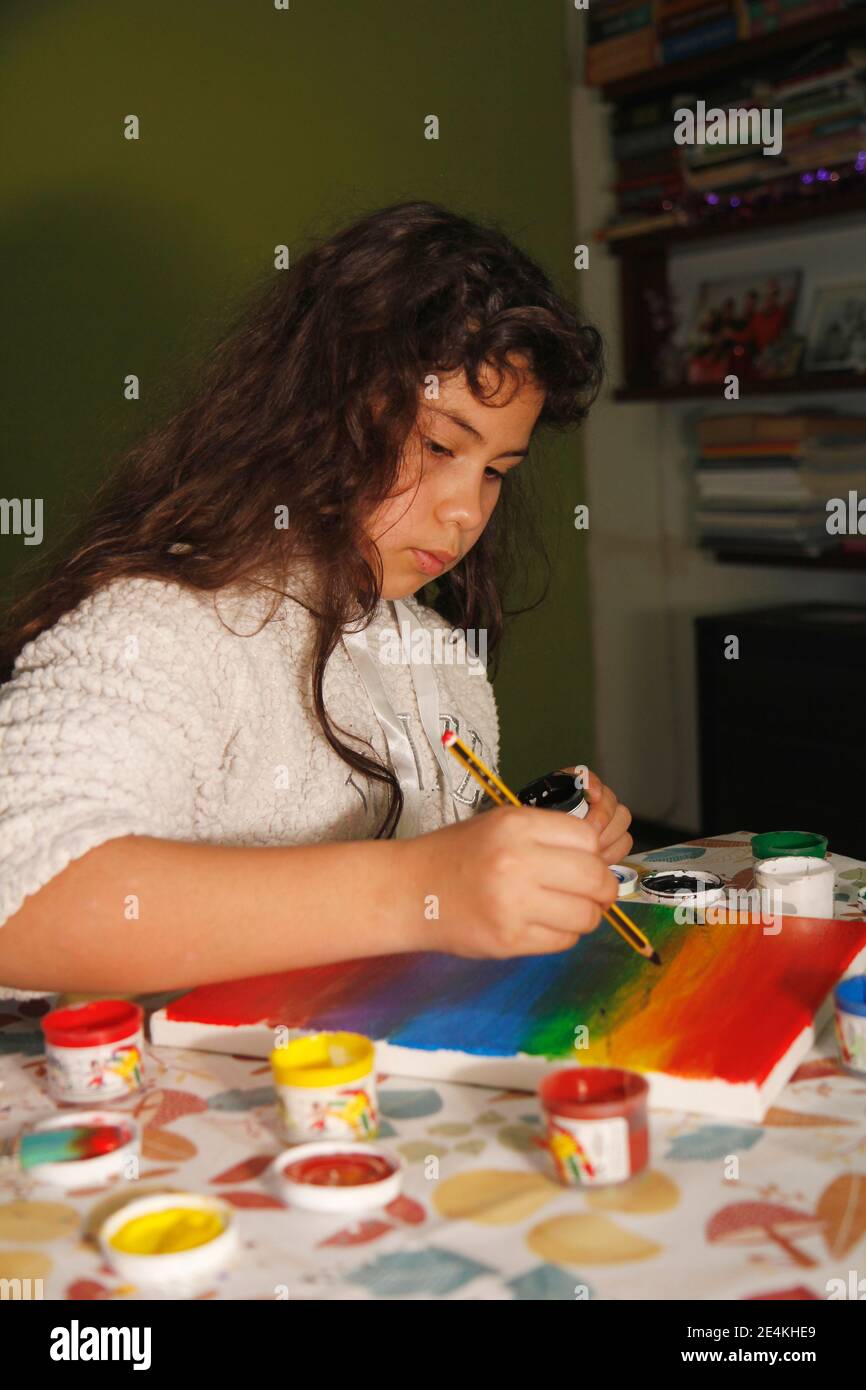 Girl painting a picture Stock Photo - Alamy