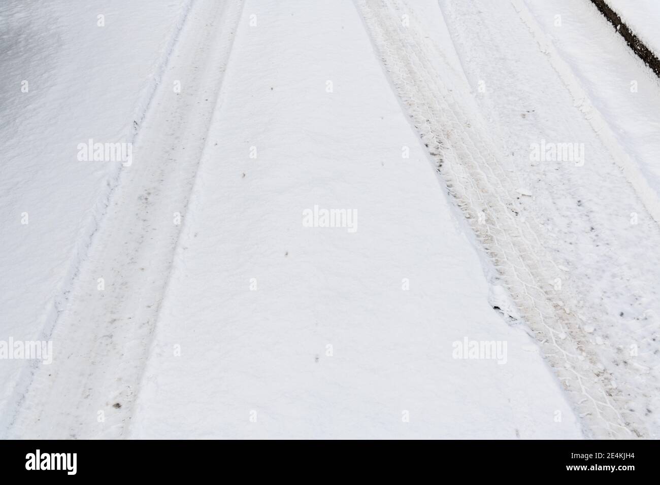 Tire tracks in the snow, Winter Driving Stock Photo - Alamy
