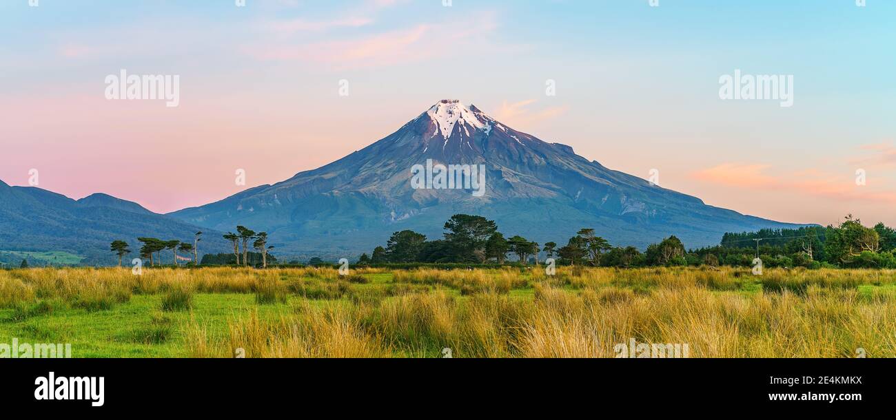 Mount Taranaki Sunrise High Resolution Stock Photography and Images - Alamy