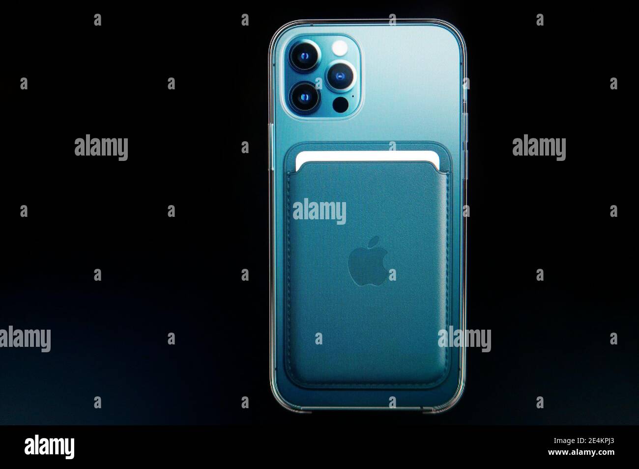 Magsafe hi-res stock photography and images - Alamy