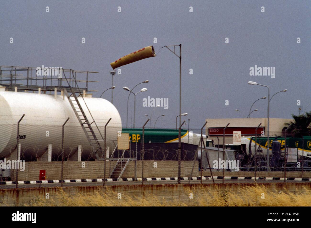Oil storage tank hi-res stock photography and images - Alamy