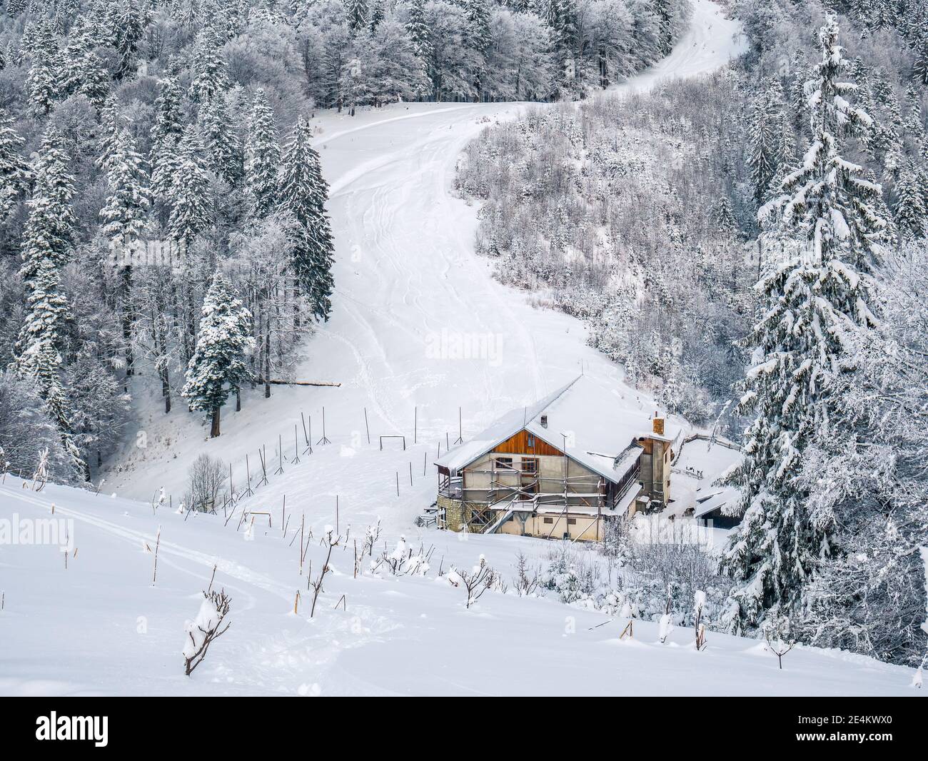 Winter landscape with Garbova mountain hut covered in snow. Baiului ...