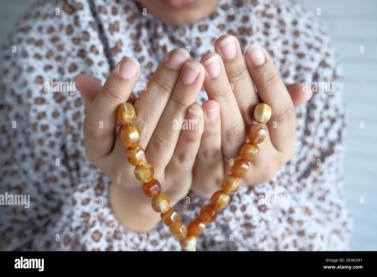 Close up of muslim women hand praying at ramadan Stock Photo - Alamy