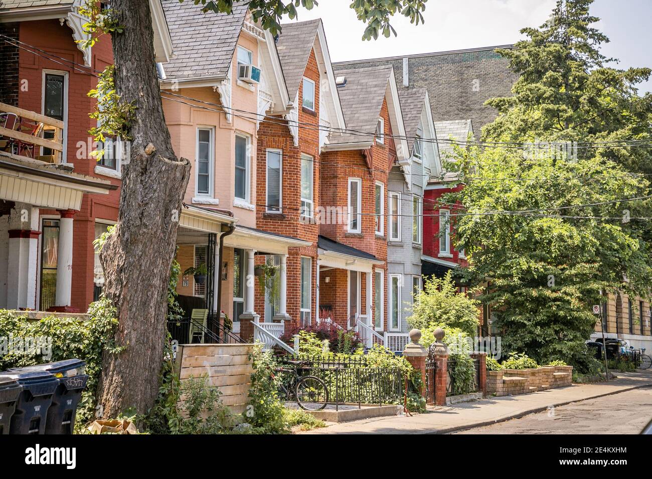 Toronto, Canada - 26/07/2019 - Vintage Brick Houses in a line on the ...