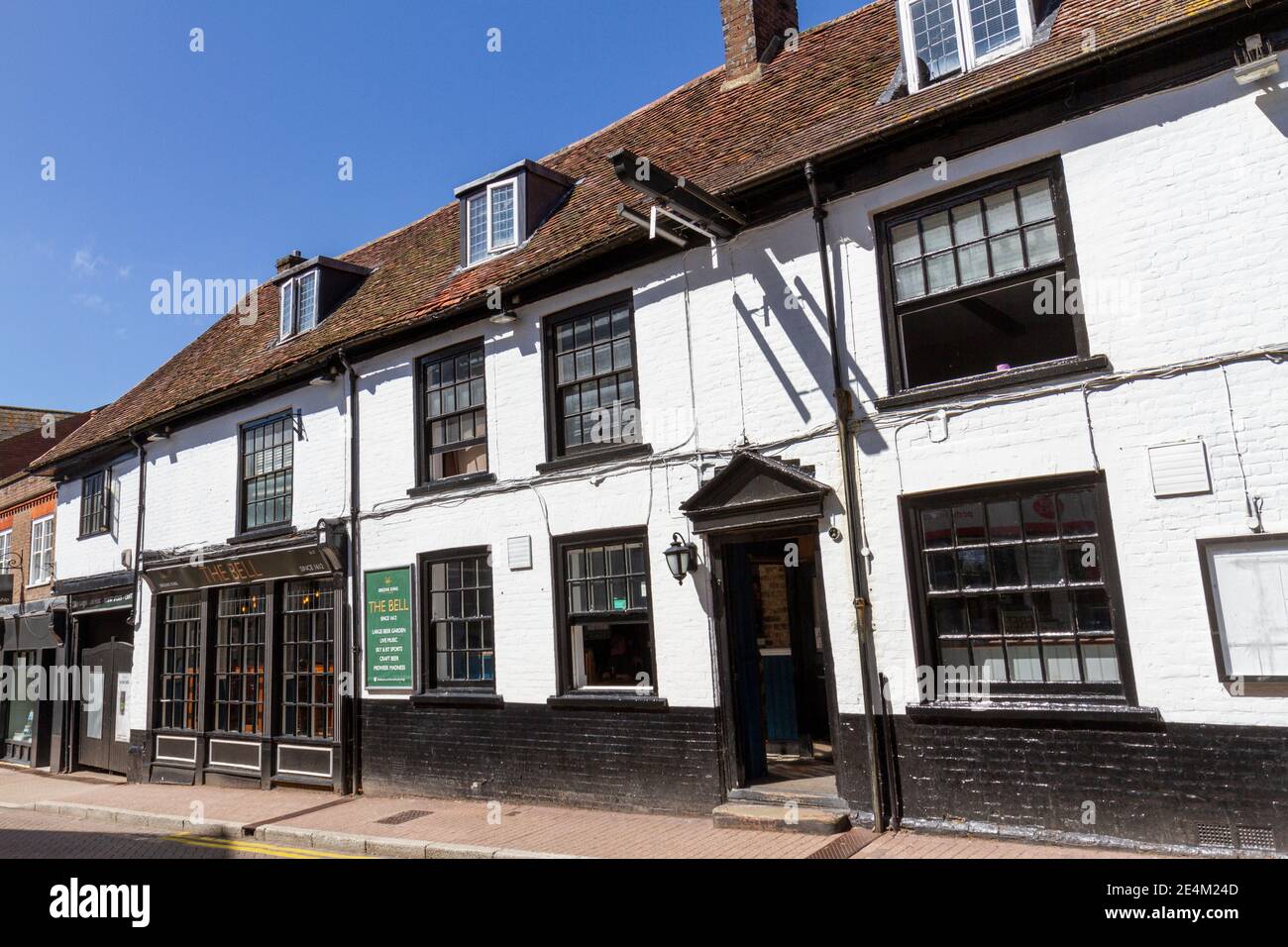 Greene king pub exterior hi-res stock photography and images - Alamy