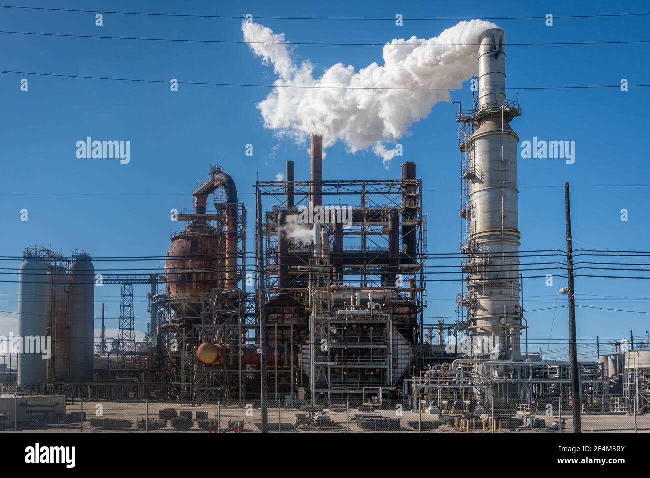 Industrial smokestack billowing smoke hi-res stock photography and ...