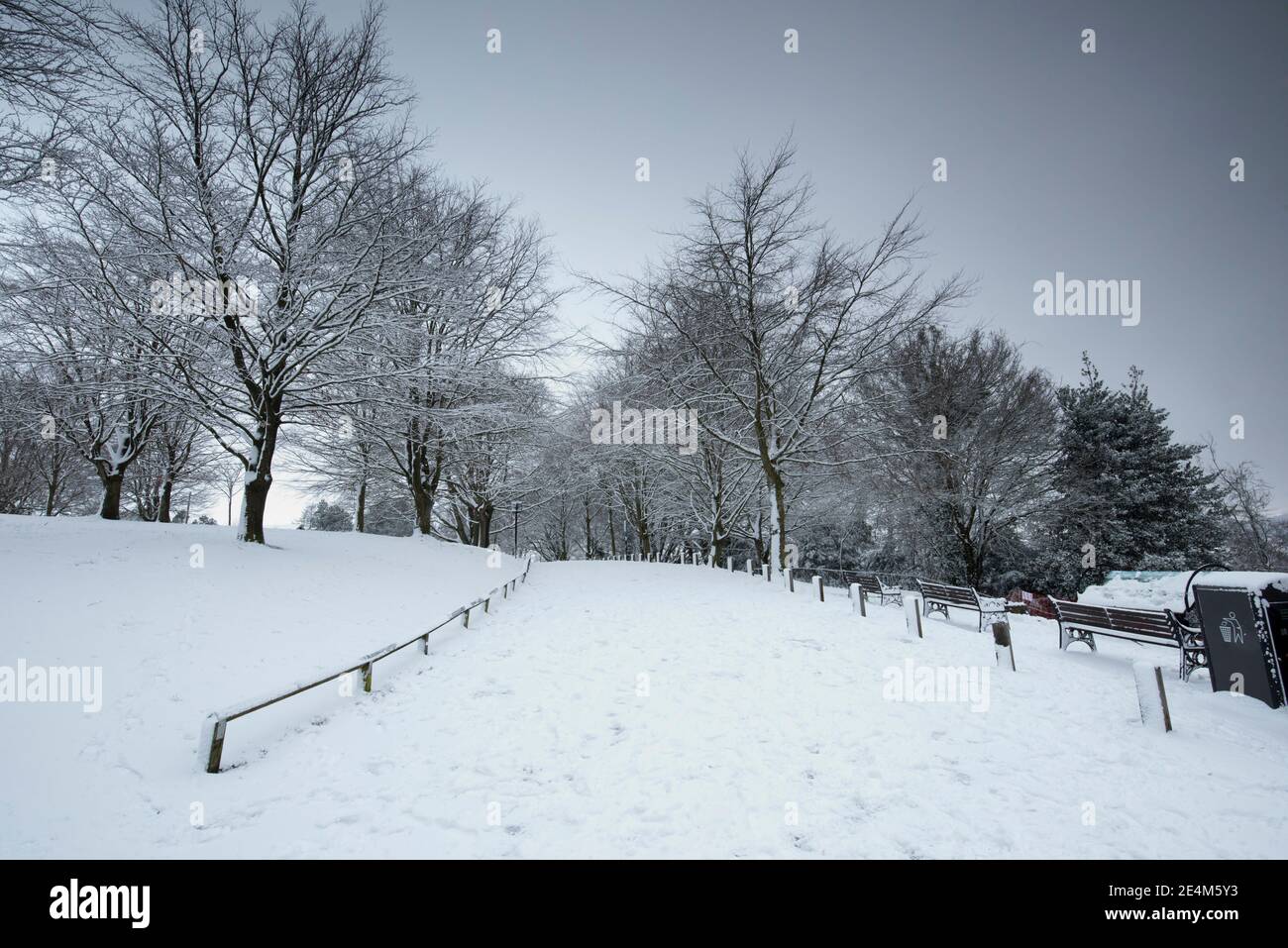 Bath, UK. 24 January 2021. Footprints in a snow at Alexandra Park in ...