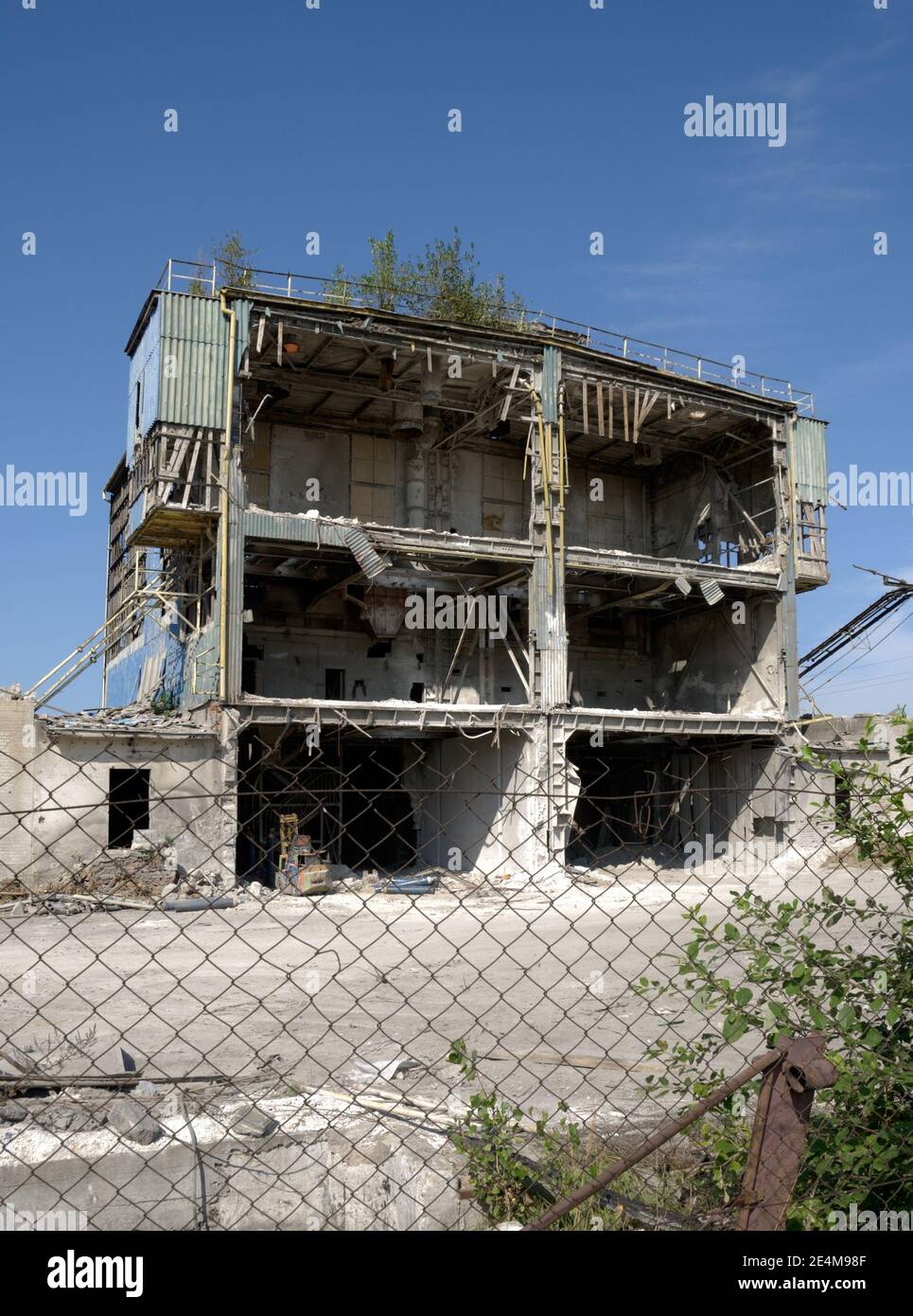 Ruin of partially demolished building Stock Photo - Alamy