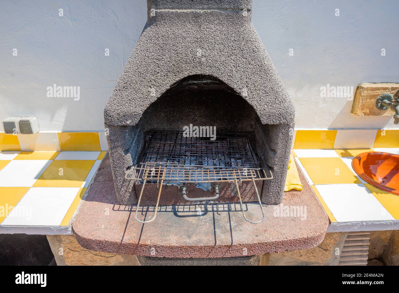 basic exterior concrete barbecue with old rusty grill Stock Photo - Alamy