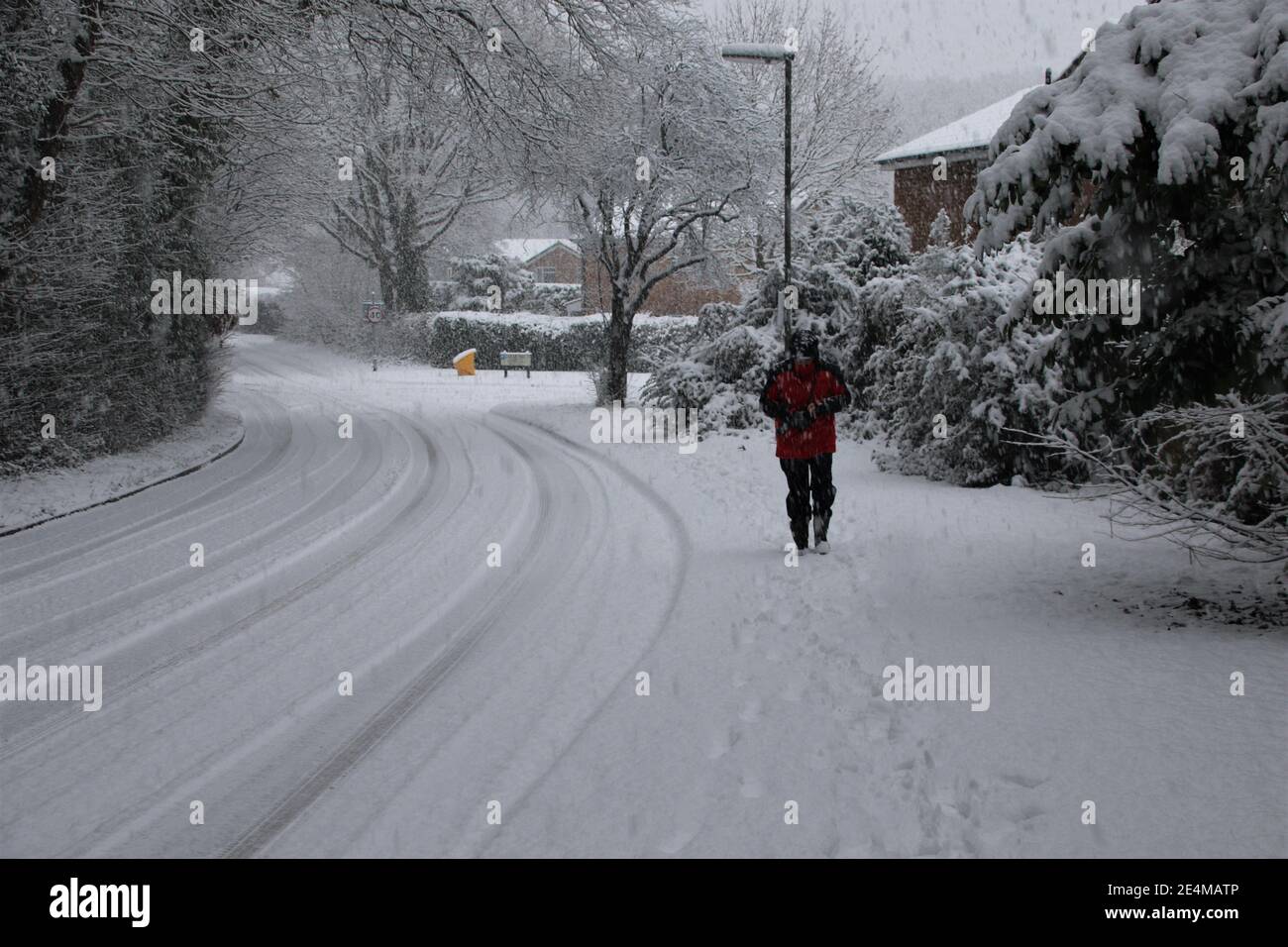 people in winter snow scenes Stock Photo - Alamy