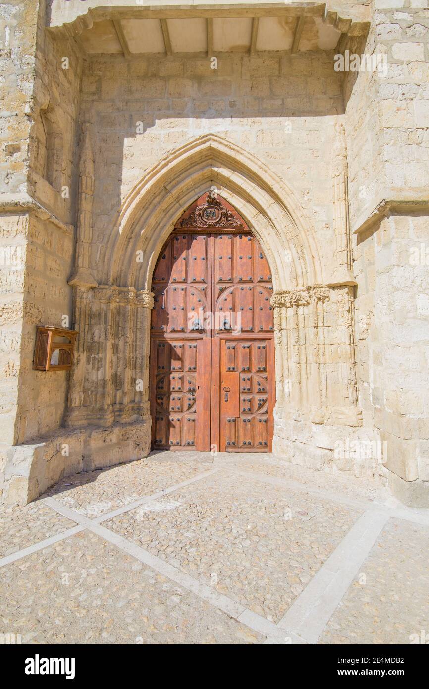 Ogival arch door hi-res stock photography and images - Alamy