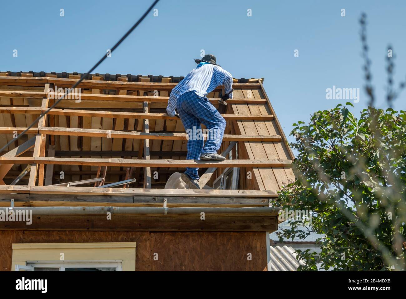 Demolish rooftop building hi-res stock photography and images - Alamy
