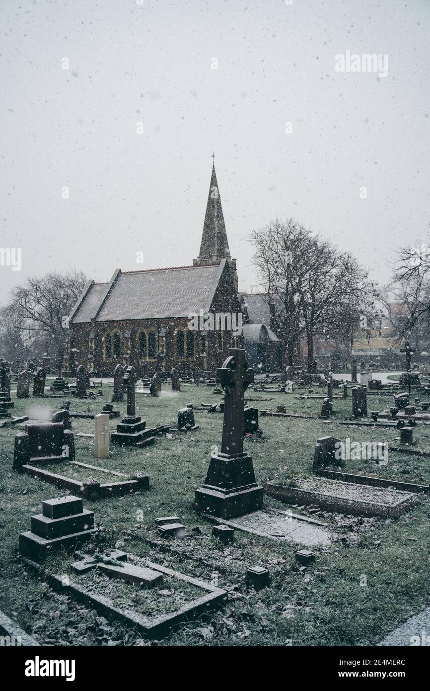 Isleworth cemetery hi-res stock photography and images - Alamy