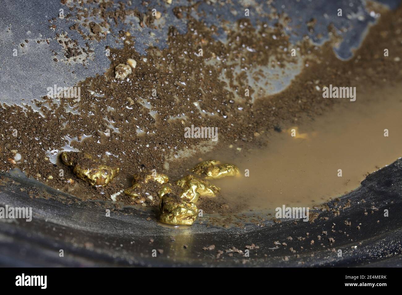 Gold pan hi-res stock photography and images - Alamy