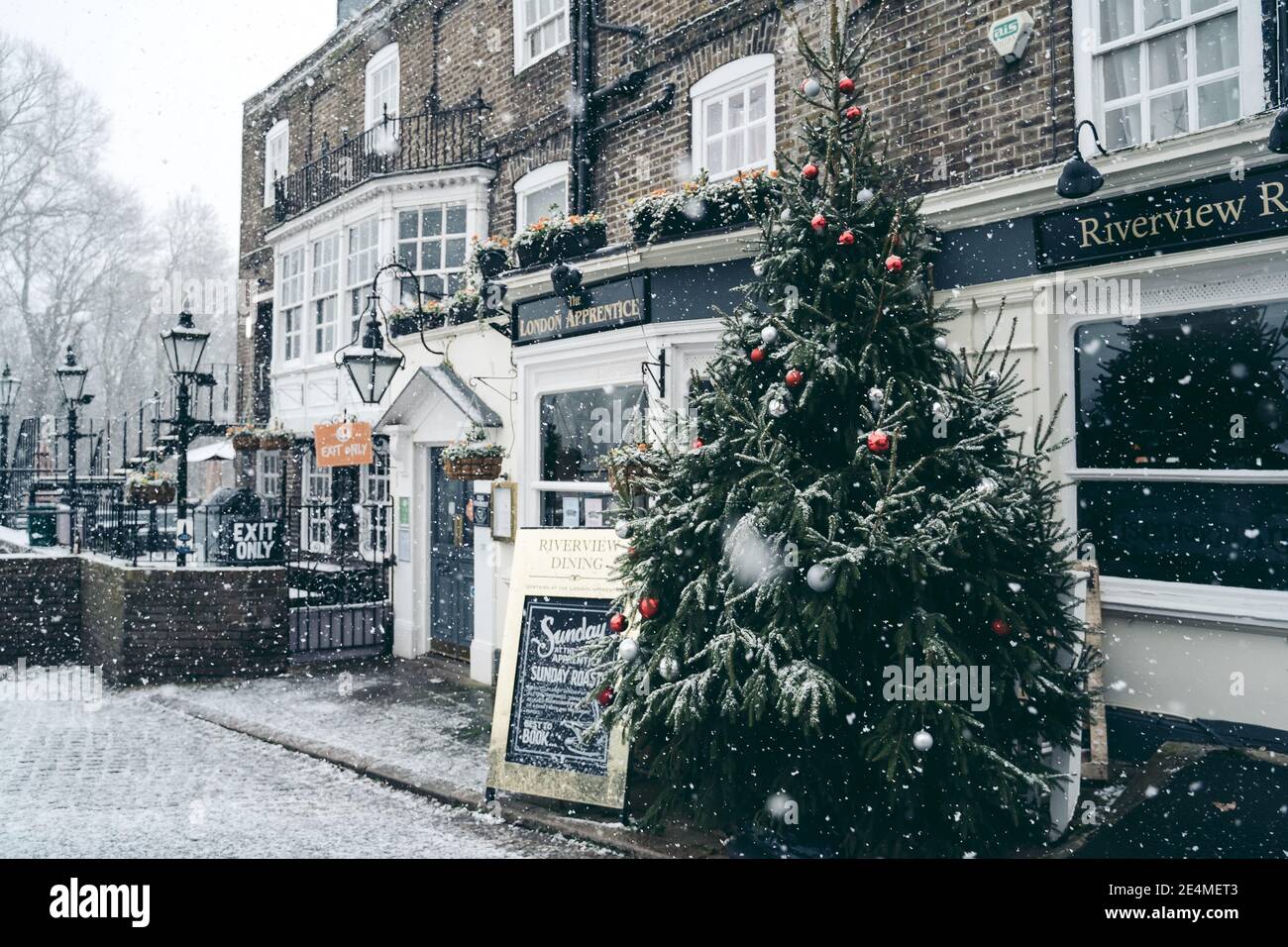 London apprentice pub hi-res stock photography and images - Alamy