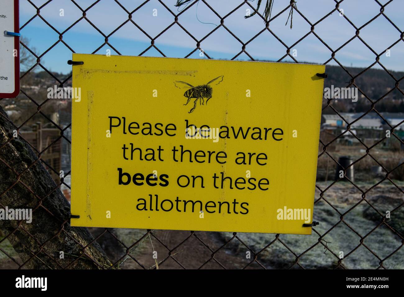Bees warning sign hi-res stock photography and images - Alamy
