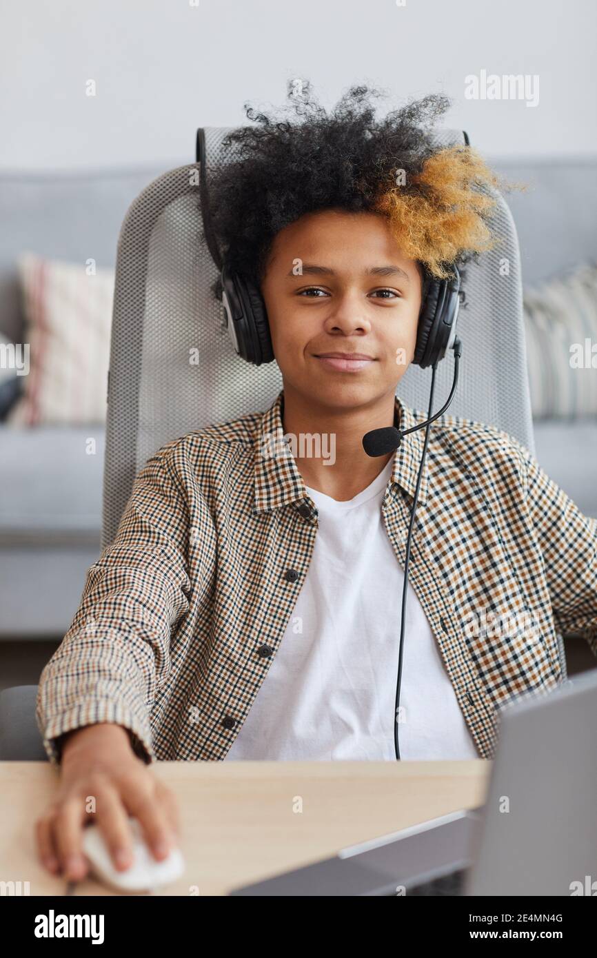 Boy with headset hi-res stock photography and images - Alamy