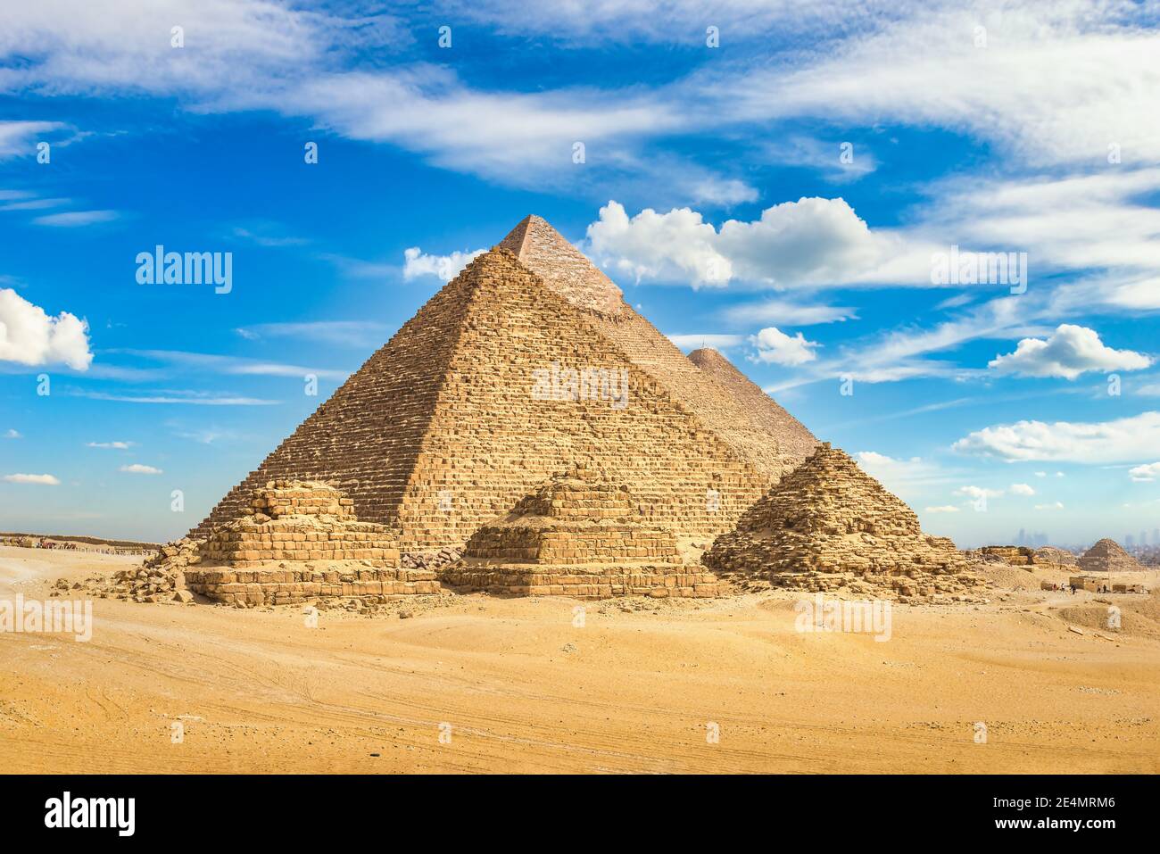 View of great egyptian pyramids standing in a row Stock Photo - Alamy