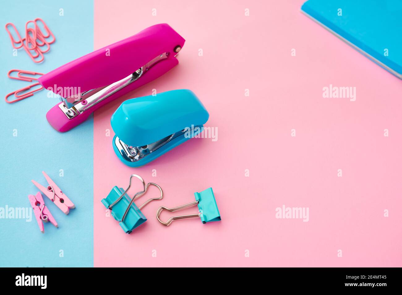 Stapler and paper clips closeup, stationery Stock Photo - Alamy