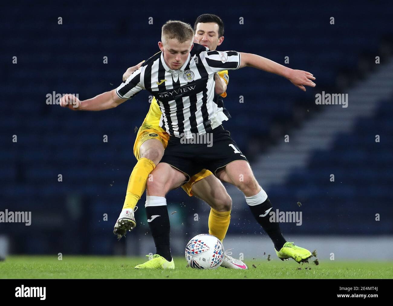 Livingston's Jason Holt (left) and St Mirren's Cameron MacPherson ...