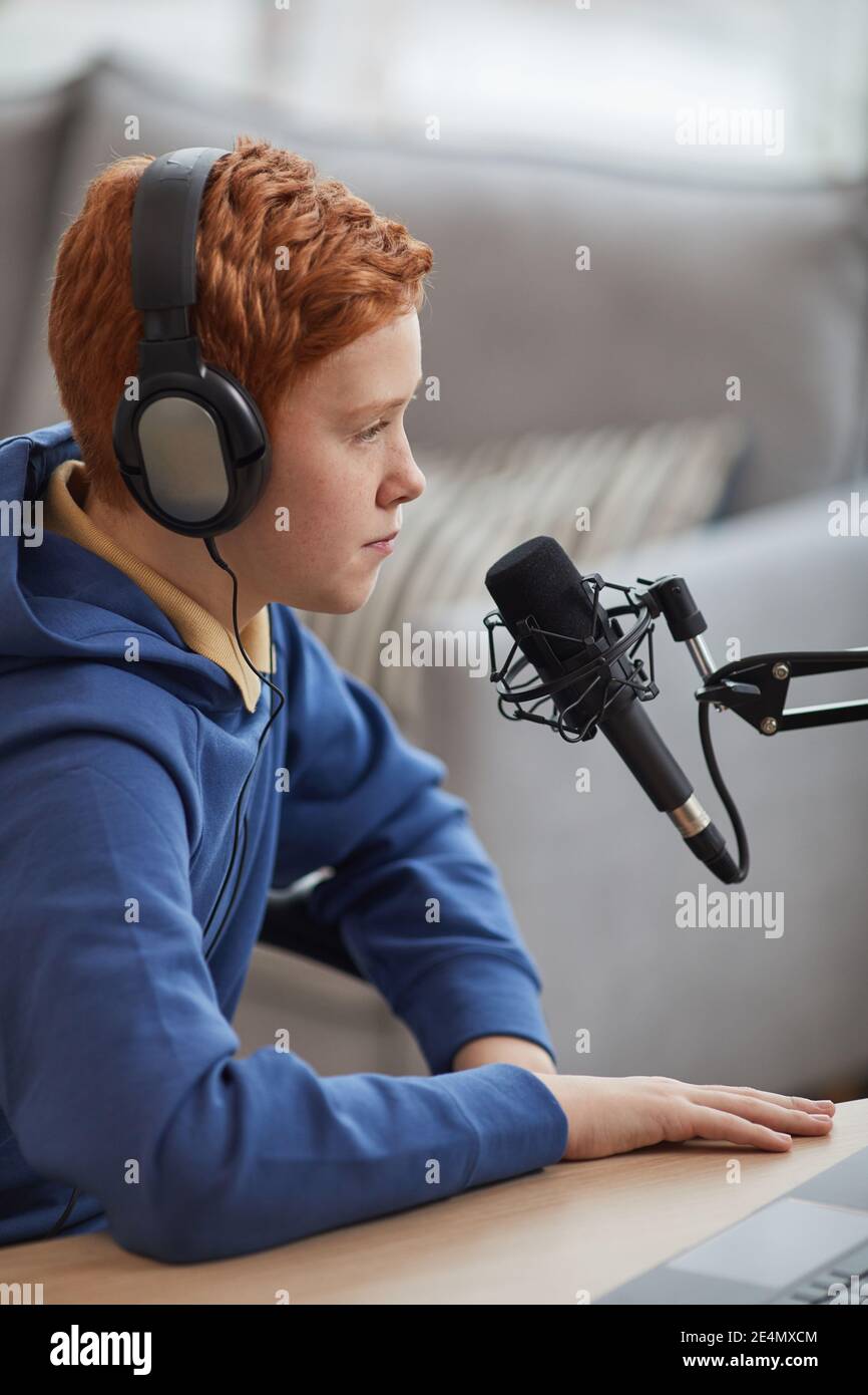 Boy speaking mic hi-res stock photography and images - Alamy