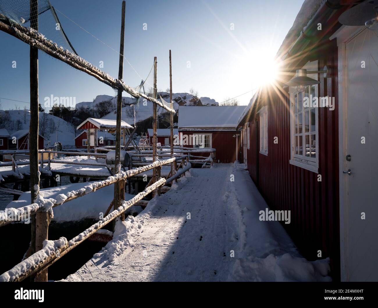 Rorbuer red fishing huts hi-res stock photography and images - Alamy