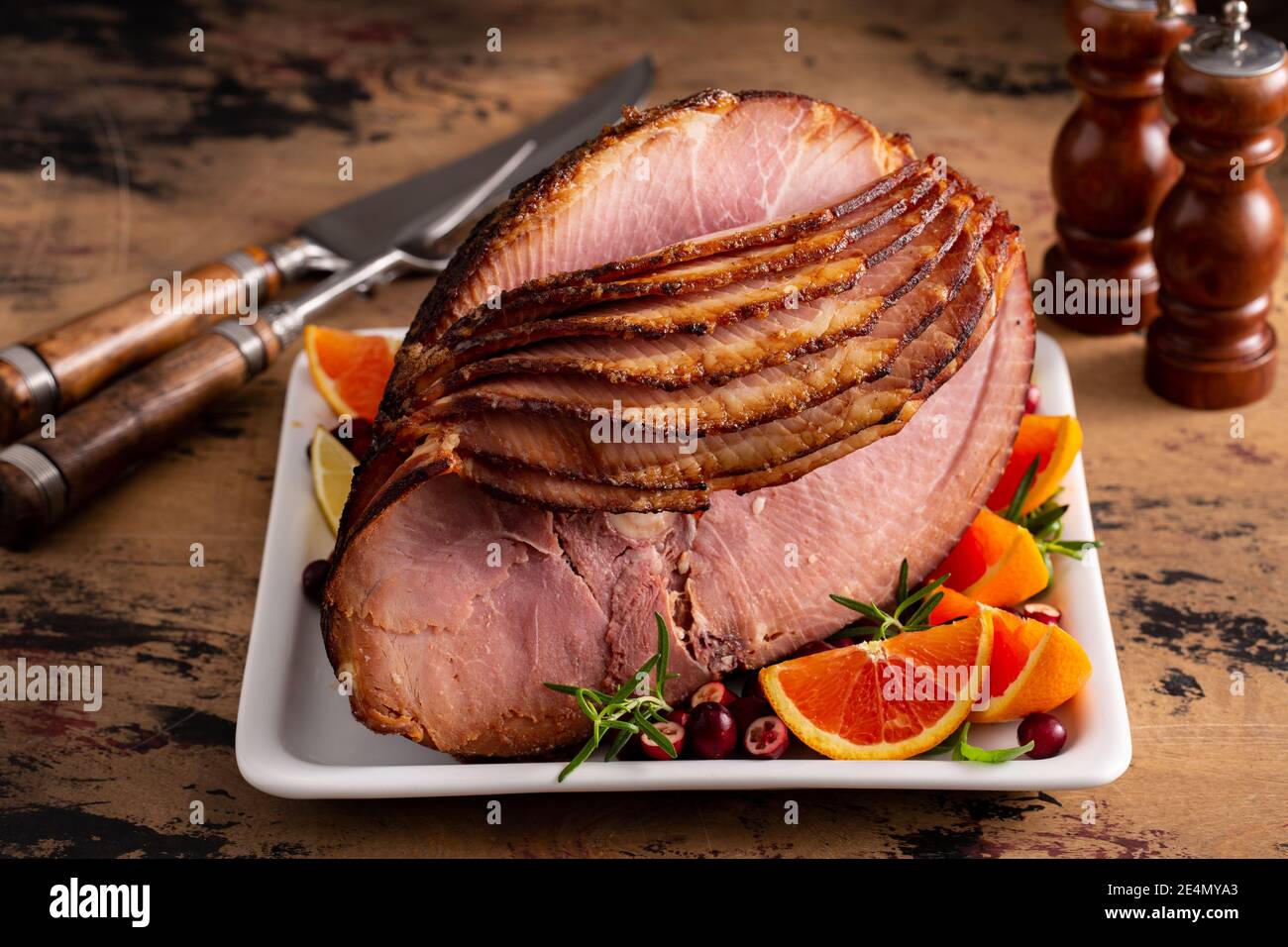 Spiral cut roast ham hi-res stock photography and images - Alamy