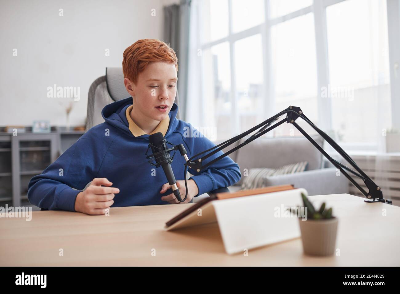 Boy speaking mic hi-res stock photography and images - Alamy
