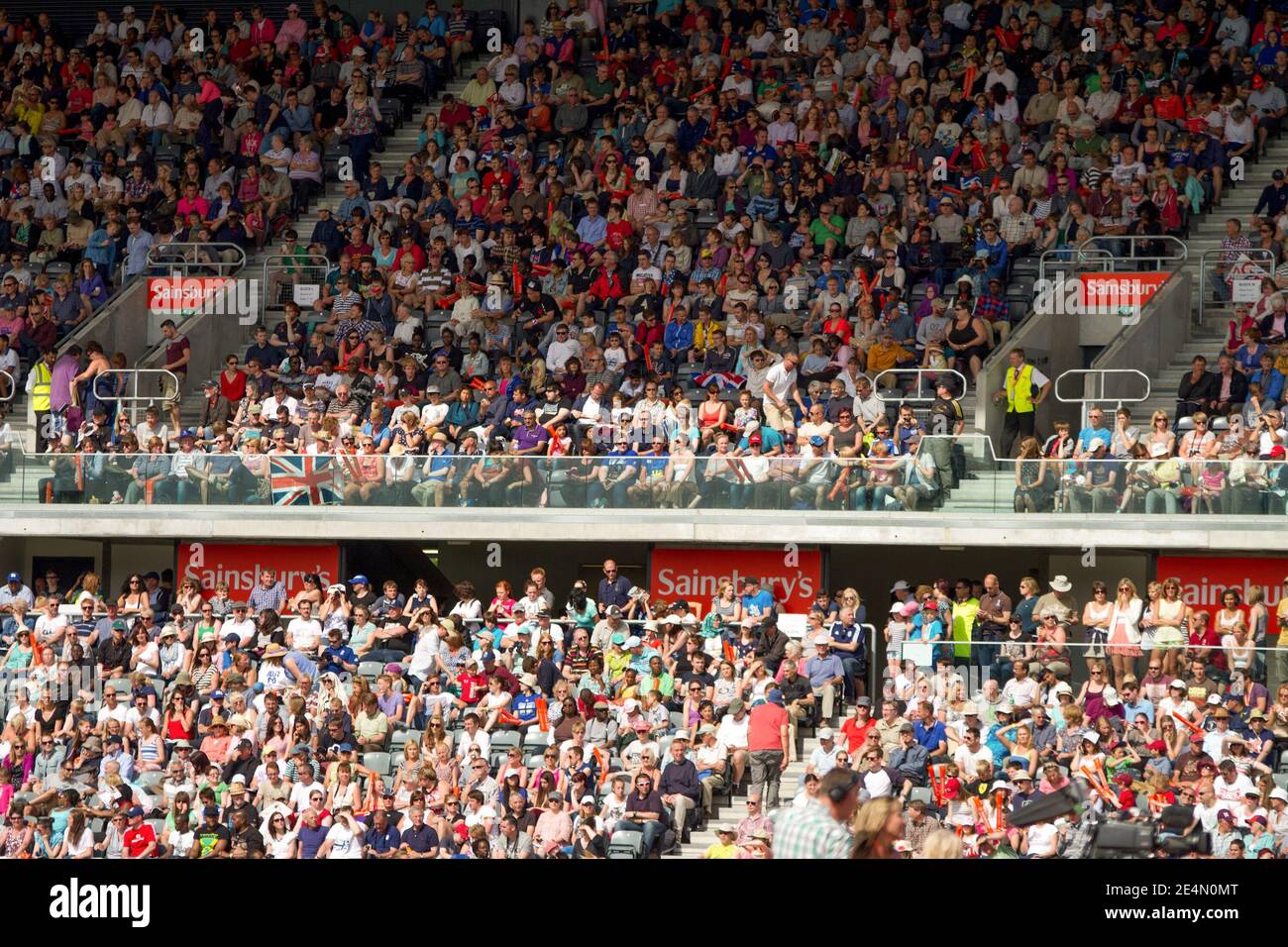 London olympics stadium crowds hi-res stock photography and images - Alamy