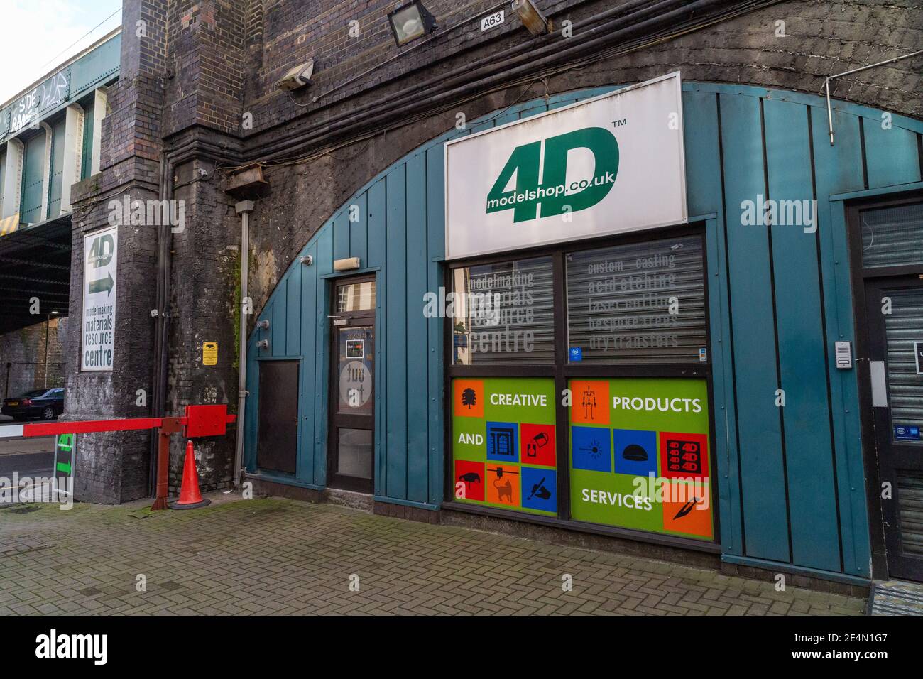 Modelshop hi-res stock photography and images - Alamy