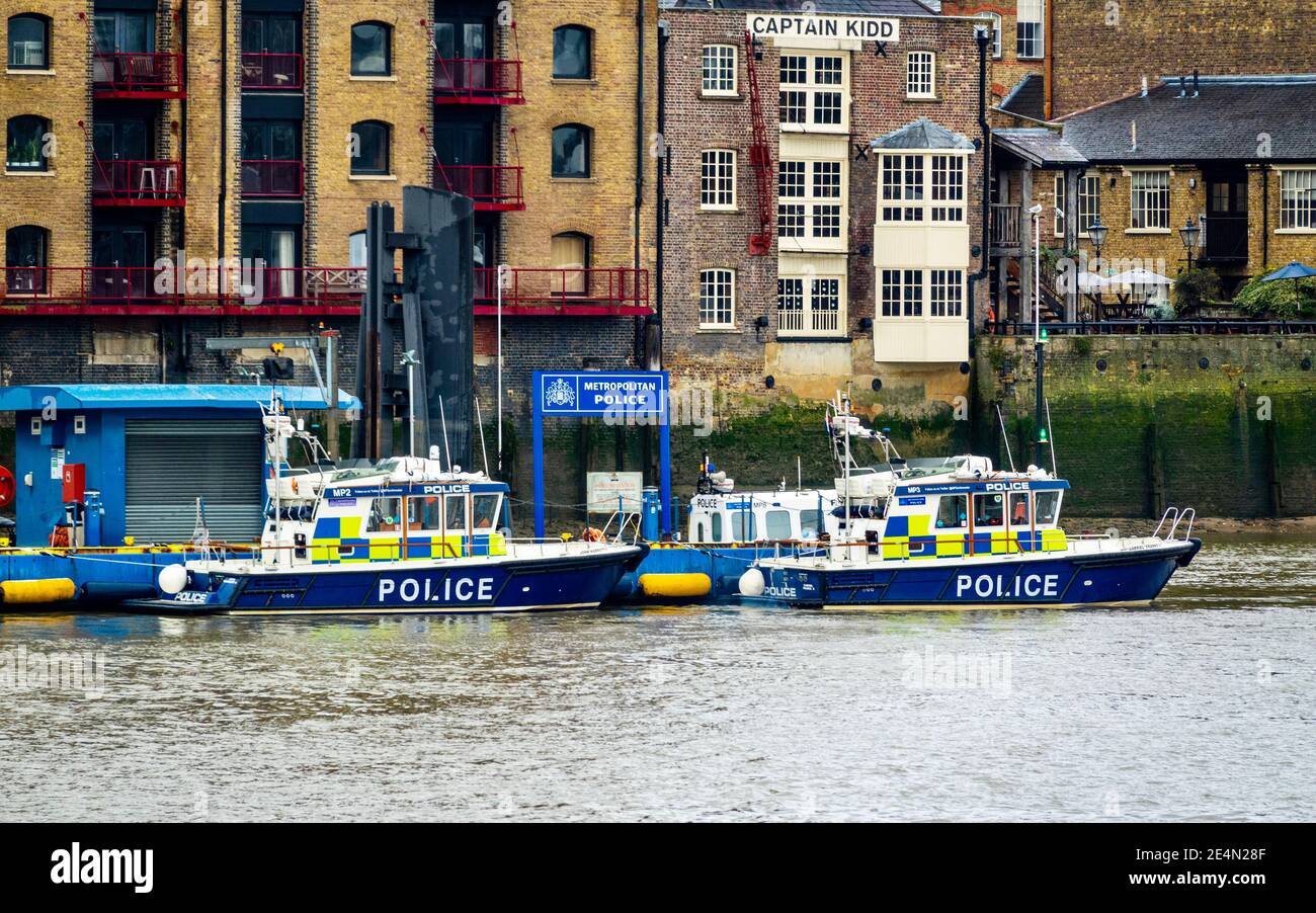 Metropolitan police marine policing unit on river thames wapping hi-res ...