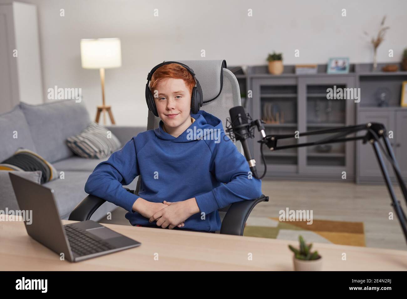Child microphone computer hi-res stock photography and images - Alamy