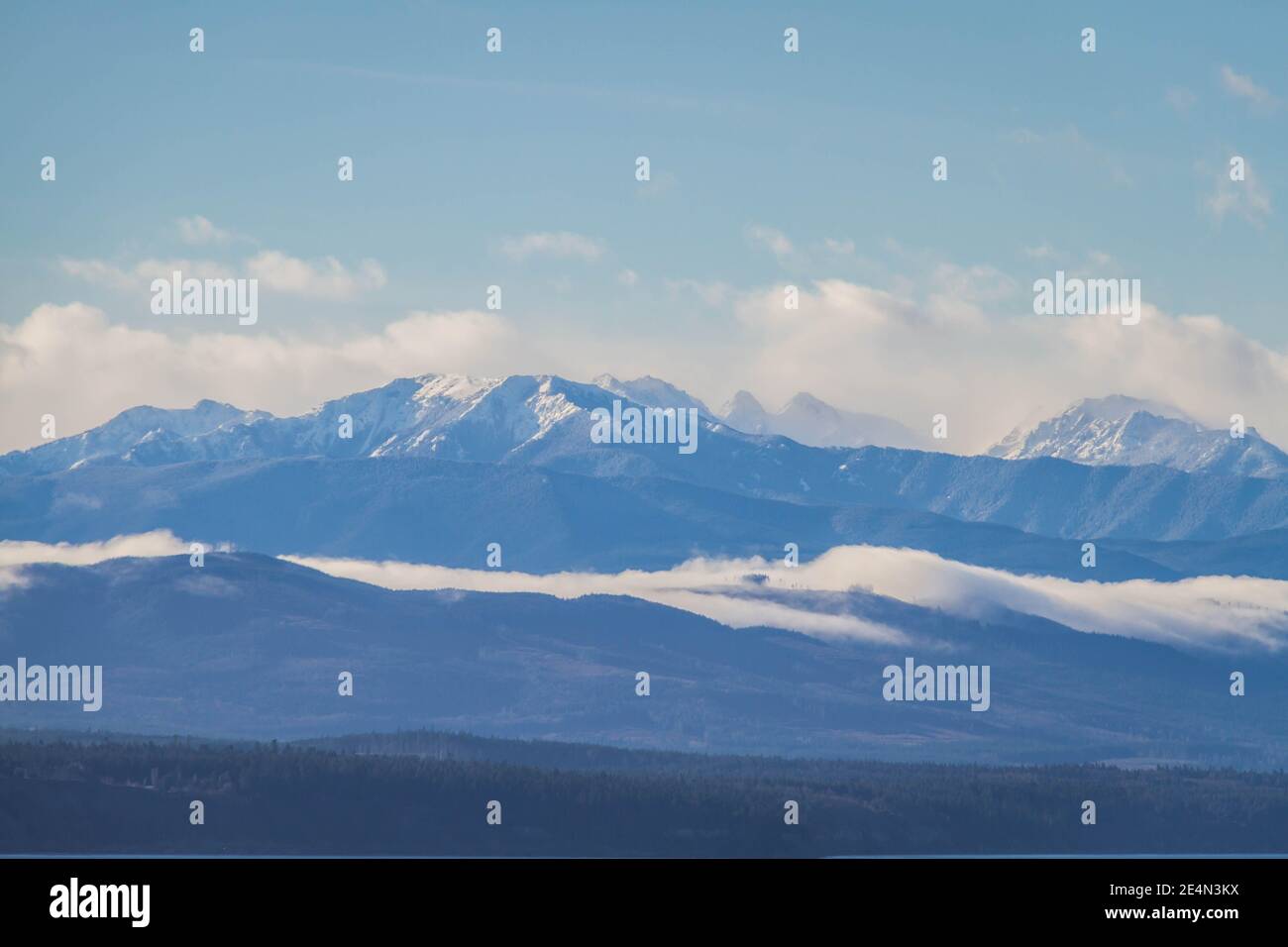 The Olympic mountains of Washington State with Puget Sound in the ...