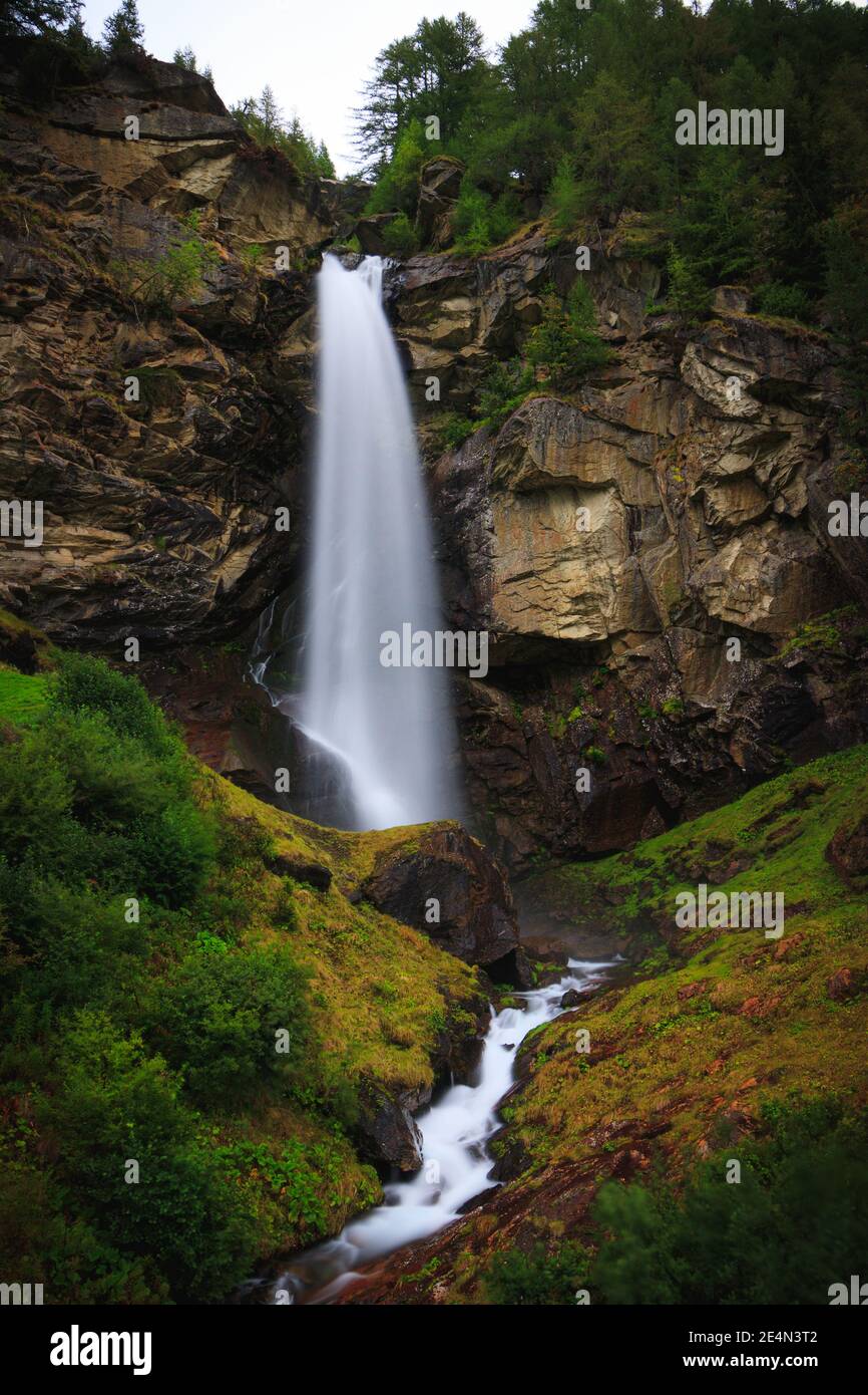 Long and shot hi-res stock photography and images - Alamy