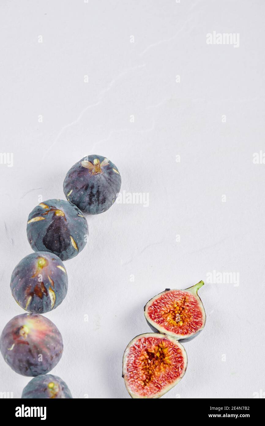 Whole fig and fig slices on a white background Stock Photo - Alamy