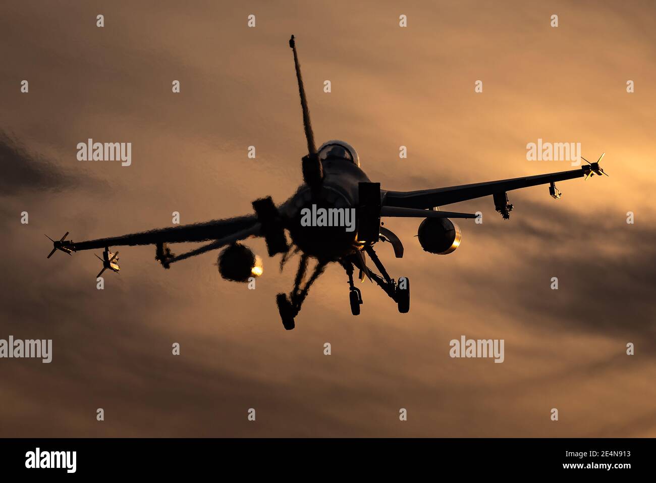 Fighter jet sunset hi-res stock photography and images - Alamy