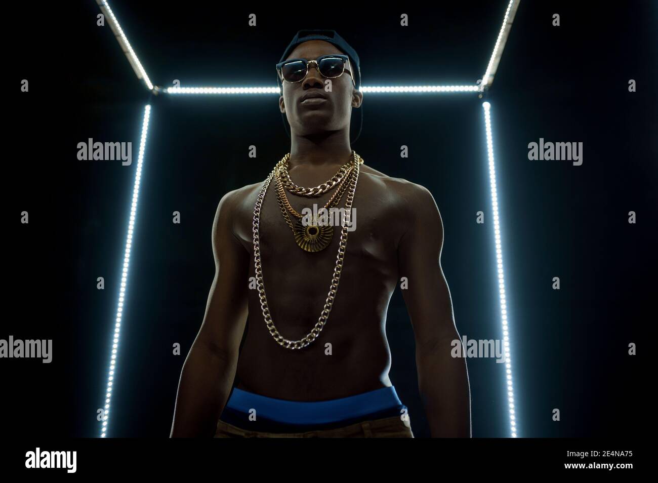 Gold chains man hi-res stock photography and images - Alamy