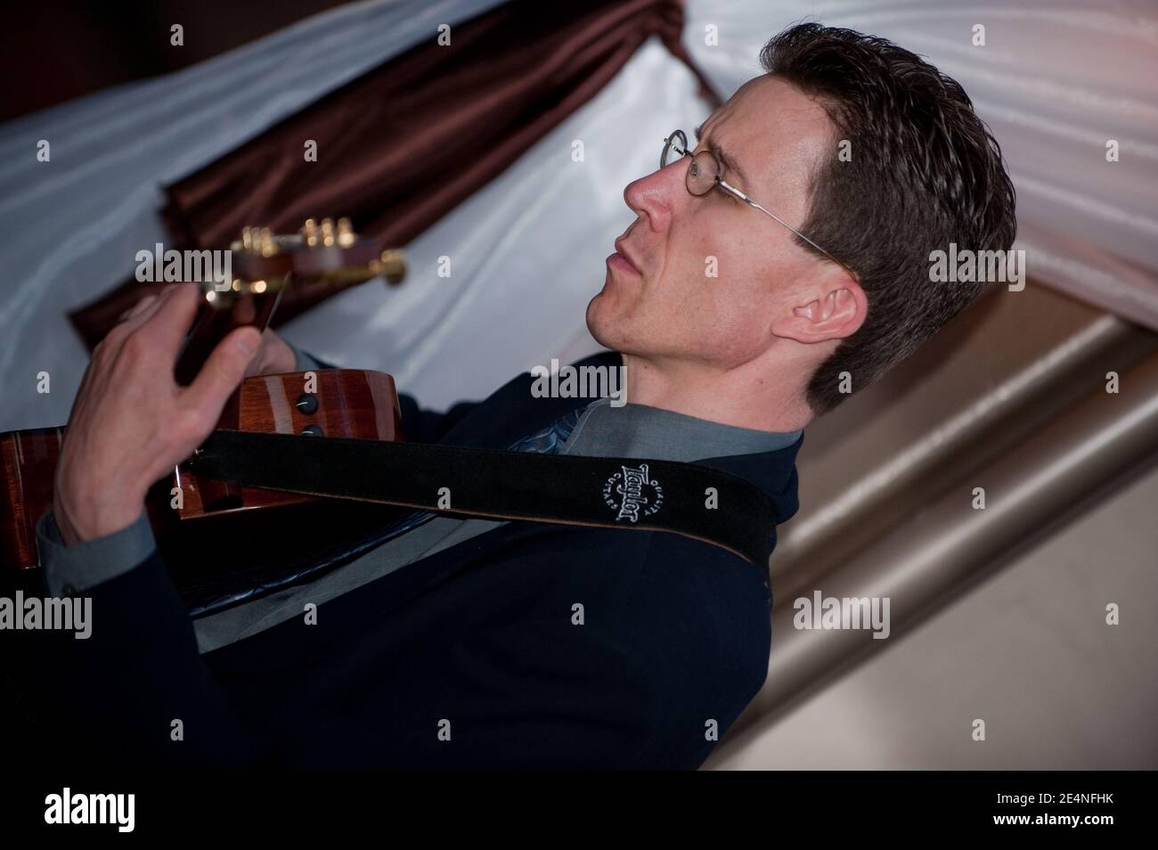 Guitar and saxophone duet hi-res stock photography and images - Alamy