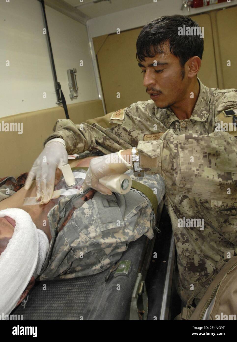 Medic course performs medevac training Stock Photo - Alamy