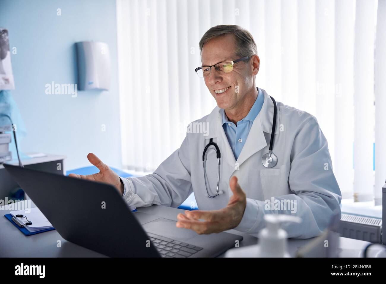 Doctor appointment on video call hi-res stock photography and images ...
