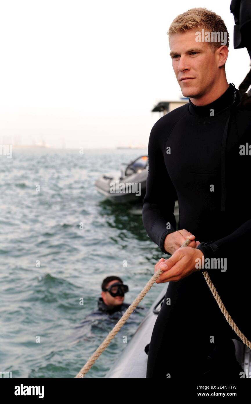 MDSU-2 limpet mine training Stock Photo - Alamy