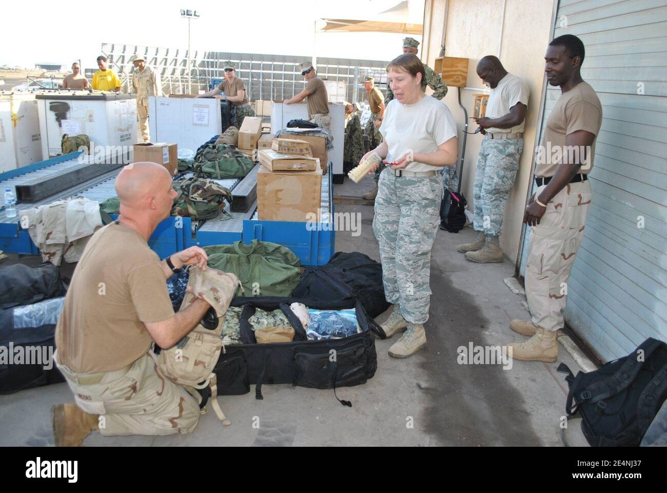 Customs inspection hi-res stock photography and images - Alamy