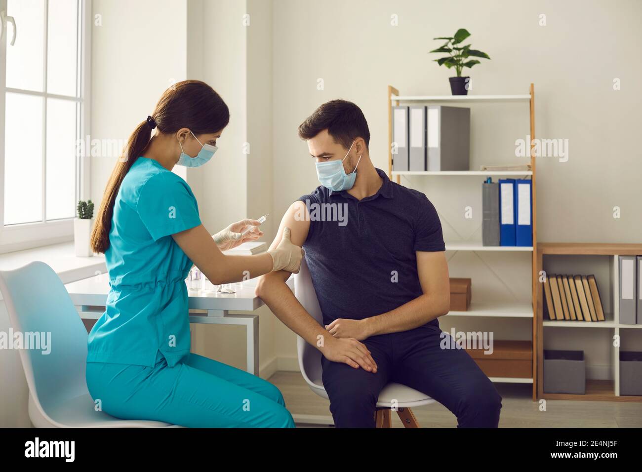 Doctor giving patient shot hi-res stock photography and images - Alamy