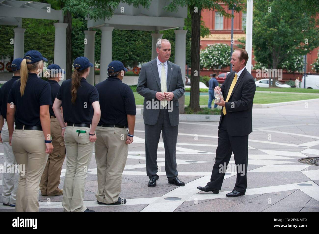 Men speak to law enforcement explorers Stock Photo - Alamy