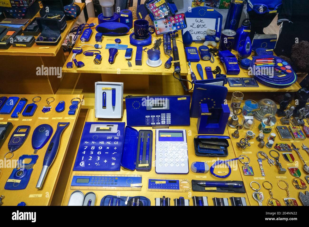 Shop with EU souvenirs in Brussels, Belgium Stock Photo - Alamy